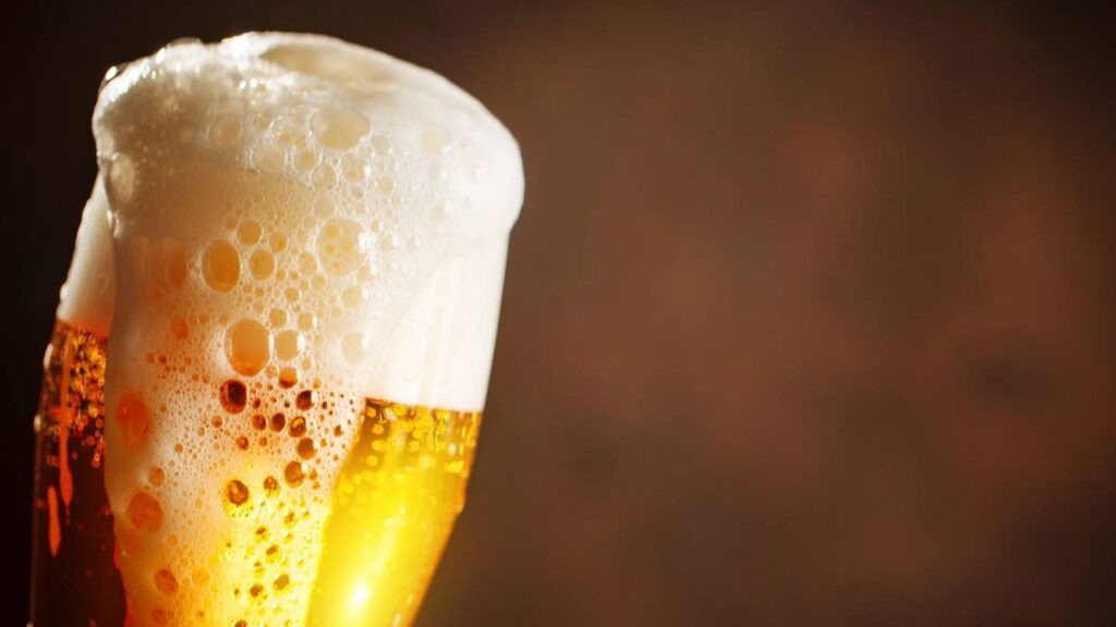 Conoce la mejor forma de disfrutar tu cerveza: con o sin espuma ...